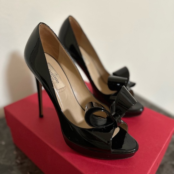 Valentino Garavani | Shoes | Valentino Black Patent Leather Bow Heels ...